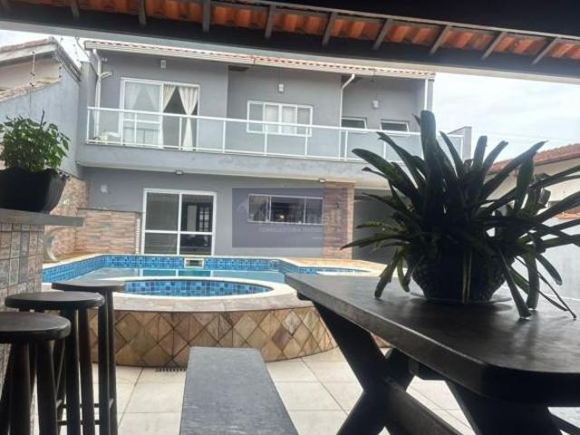 Imperdível casa à venda em Itanhaém SP: 03 quartos, 03 suítes, 3 salas, 4 banheiros, 10 vagas de gar