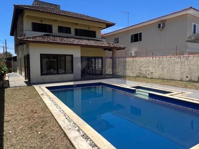 Imperdível! Casa à venda em Itanhaém SP, no bairro Cibratel 2, com 4 quartos, 3 suítes, 2 salas, 6 b