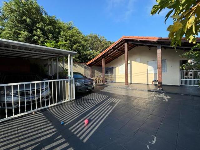 Imperdível casa à venda em Itanhaém SP, no bairro Suarão! 5 quartos, 3 suítes, 1 sala, 5 banheiros