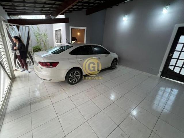 Imperdível: Casa à venda em Jacareí SP, bairro Cidade Jardim, 3 quartos, 1 suíte, 2 banheiros, 2 vag