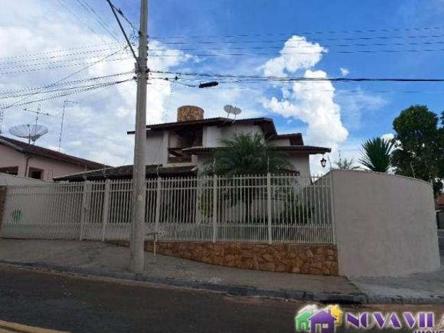 Imperdível casa à venda em Jaguariúna SP: 4 quartos, 2 suítes, 2 salas, 5 banheiros, 4 vagas de gara