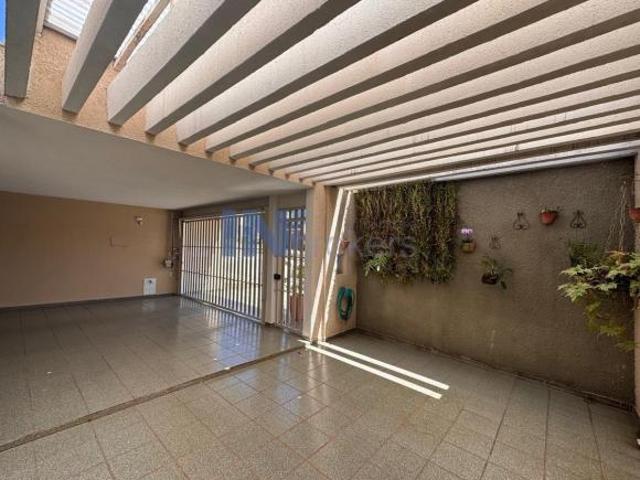Imperdível! Casa à venda em Jundiaí SP, Anhangabaú: 3 quartos, 1 suíte, 2 salas, 3 banheiros, 4 vaga