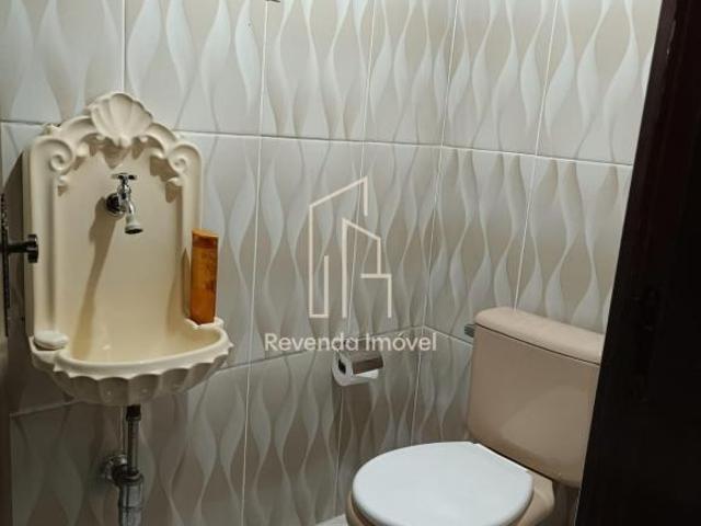 Imperdível casa à venda em localização privilegiada! 3 quartos, 2 suítes, 2 salas, 1 banheiro, 2 vag