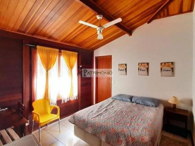 Imperdível casa à venda em Monte Alegre do Sul SP: 4 quartos, 1 suíte, 2 salas, 2 banheiros, 4 vagas