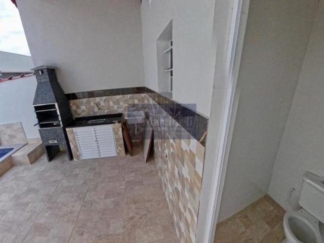 Imperdível casa à venda em Mongaguá SP, com 2 quartos, 1 suíte, sala, 2 banheiros e 2 vagas de garag