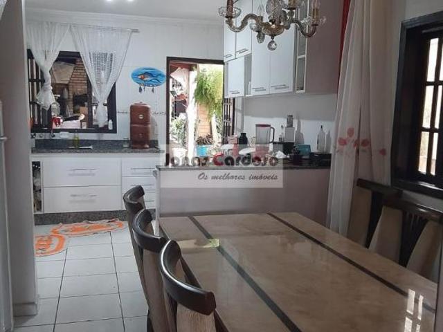 Imperdível! Casa à venda em Mogi das Cruzes SP, Vila Jundiaí: 3 quartos, 1 suíte, 2 salas, 3 banhe