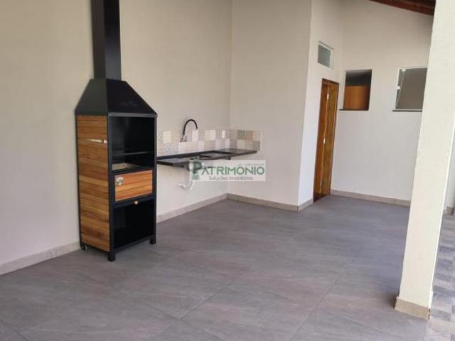 Imperdível casa à venda em Pedreira SP, bairro Santa Clara! 3 quartos, 2 suítes, 1 banheiro, 140m²