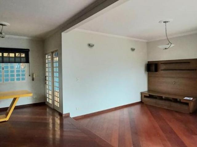 Imperdível casa à venda em Poços de Caldas MG, bairro Parque Vivaldi Leite Ribeiro: 3 quartos, 1 suí