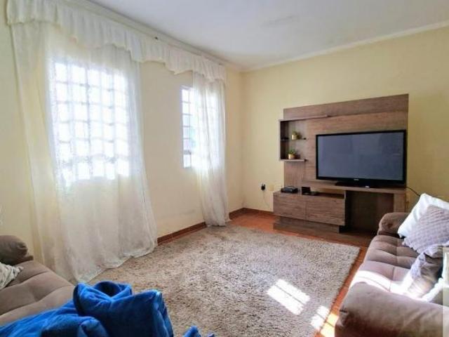 Imperdível! Casa à venda em Poços de Caldas MG, Jardim Campos Elísios. 3 quartos, 1 suíte, 1 sala, 2