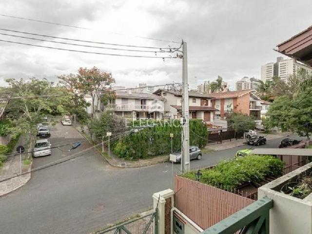 Imperdível! Casa à venda em Porto Alegre RS, Boa Vista. 3 quartos, 1 suíte, 3 banheiros, 4 vagas de