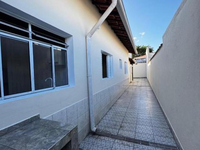 Imperdível casa à venda em Praia Grande SP, na Guilhermina! 2 quartos, 1 suíte, 1 sala, 3 banheiros