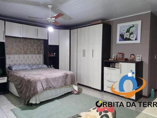 Imperdível! Casa à venda em São José dos Pinhais PR, com 3 quartos, 2 banheiros e 196m² de área. Con
