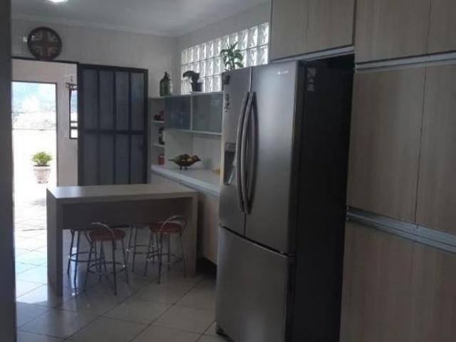 Imperdível! Casa à venda em São Paulo SP, bairro Jaragua: 4 quartos, 2 suítes, 3 salas, 5 banheiros