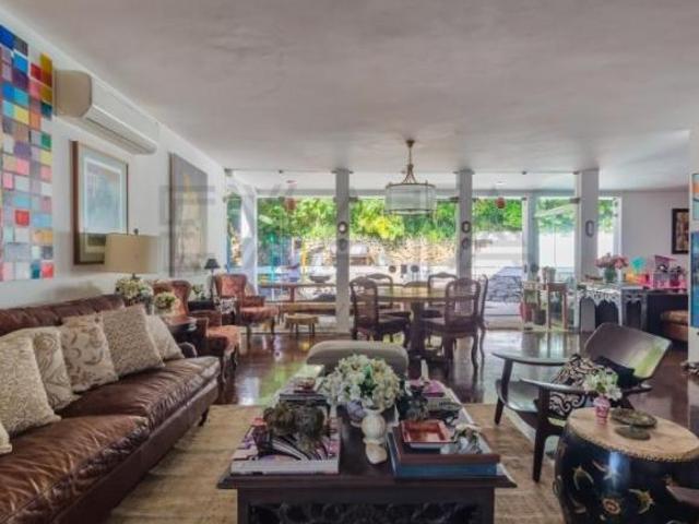 Imperdível Casa à Venda em São Paulo SP, Jardim Guedala: OPORTUNIDADE ÚNICA! 4 Quartos, 2 Suites, 5