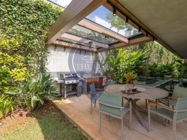 Imperdível: Casa à venda em SP, 3 quartos, 3 suítes, 2 salas, 5 banheiros, 4 vagas e 628m² no Alto d