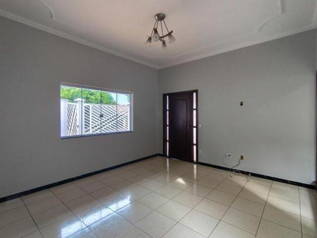 Imperdível: Casa à venda em Sumaré SP, Residencial Ypiranga! 3 quartos, 1 suíte, 3 salas, 1 banheiro