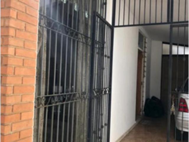 Imperdível casa à venda no Centro de Jundiaí SP: 3 quartos, 1 suíte, 2 banheiros, 3 vagas de garagem