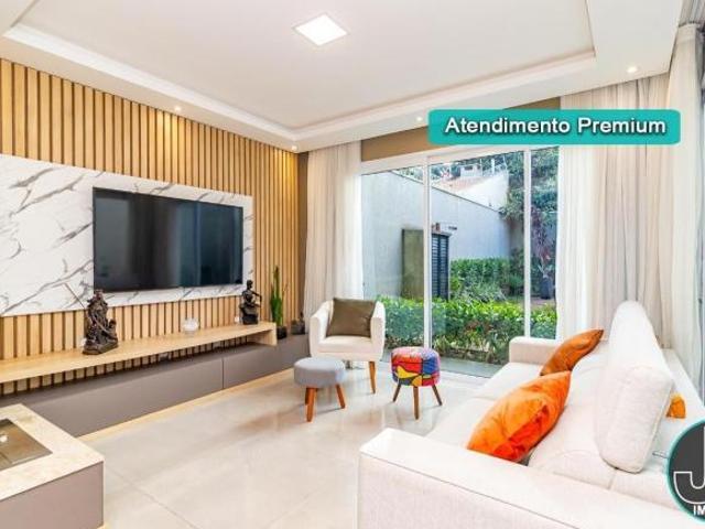 Imperdível: Casa à Venda no Centro de São José dos Pinhais PR com 3 quartos, 1 suíte e 6 vagas de ga