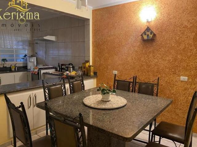 Imperdível: Casa à venda no Centro de Salto SP, com 3 quartos, 2 salas, 2 banheiros e 184m² de área