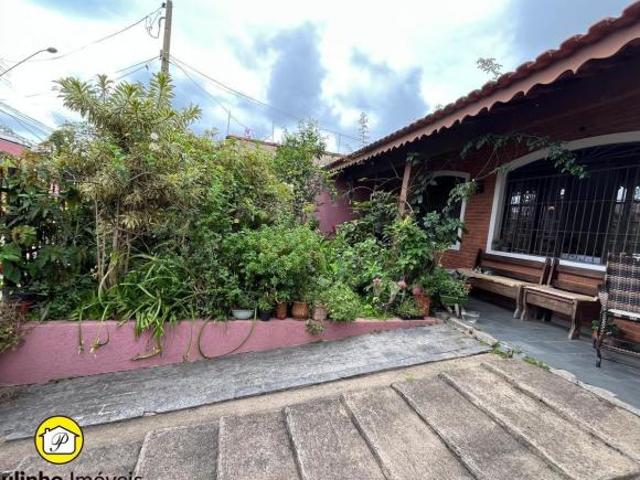 Imperdível casa à venda no Centro de Peruíbe 3 quartos, 3 suíte, sala 2 ambientes, 4 banheiros, 2 va