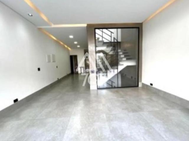 IMPERDÍVEL! CASA À VENDA NO PANAMBY: 225m² de área, 3 dormitórios sendo 1 suíte, 2 vagas