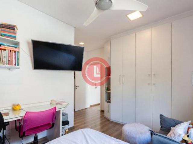 Imperdível casa à venda no Pacaembu em São Paulo. Com 4 quartos, 3 suítes, 3 salas, 5 banheiros, 2