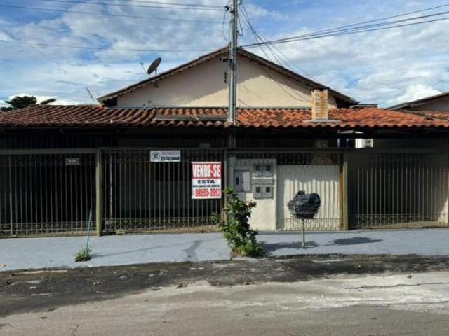 Imperdível casa à venda no Setor Bueno em Goiânia GO: 3 quartos, 1 suíte, 2 salas, 3 banheiros, 3 va