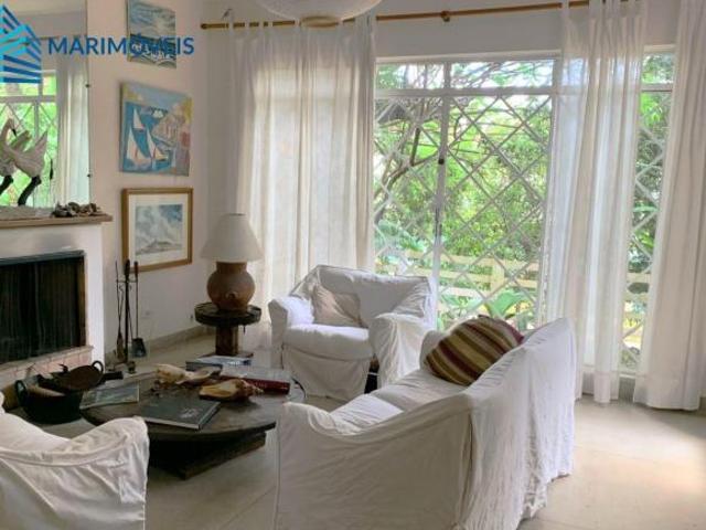 Imperdível Casa à Venda no Sumaré SP: 3 Quartos, 1 Suíte, 3 Salas, 3 Banheiros e Piscina! Confira!