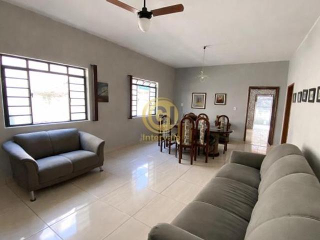 Imperdível! Casa à venda ou locação em Jacareí SP, Jardim Santa Maria: 2 quartos, sala, banheiro, ga