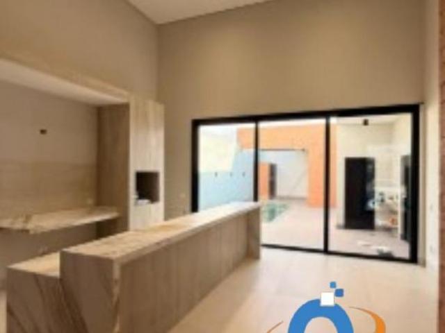 Imperdível Casa de 3 quartos em condomínio no Centro de Paranavaí PR, com 205m² e 4 vagas de garagem