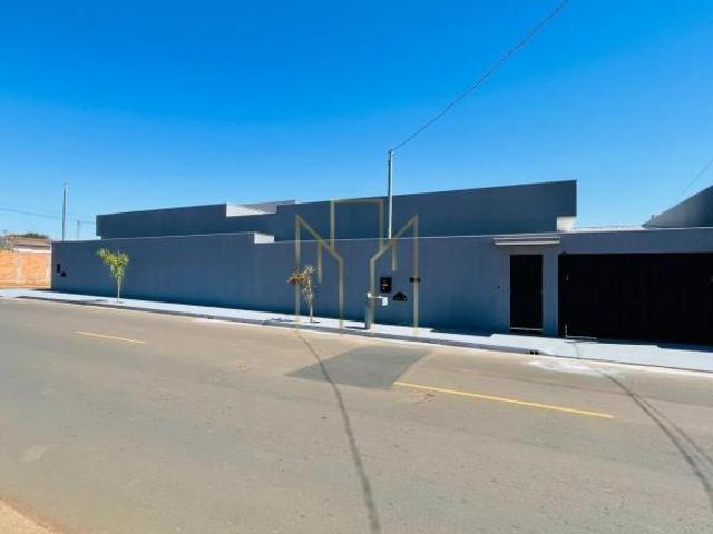Imperdível! Casa de 3 quartos, 1 suíte, 2 vagas de garagem no Jardim Ipanema, Uberlândia MG 120m²