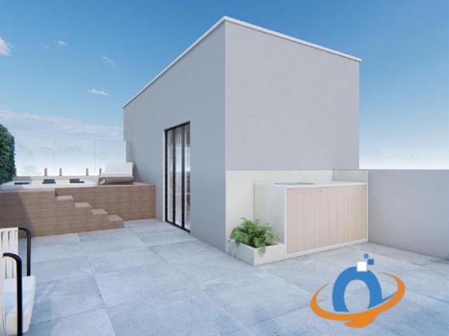 Imperdível: Casa de 4 quartos, 1 suíte, 4 banheiros e 3 vagas no Santa Cândida, Curitiba PR!