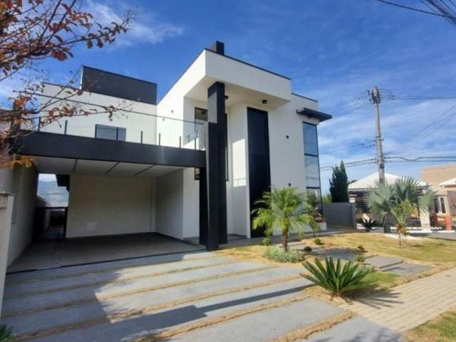 IMPERDÍVEL! Casa de Alto Padrão em Condomínio com Vista Deslumbrante para a Pedra Grande!