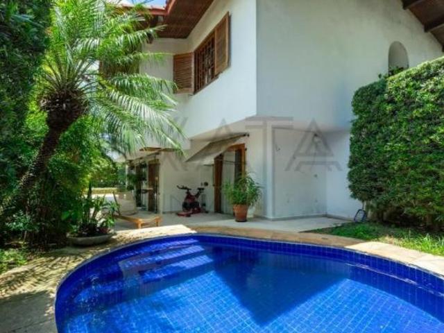 Imperdível: Casa de luxo à venda no Morumbi, São Paulo SP, com 4 quartos, 2 suítes e 370m² de área
