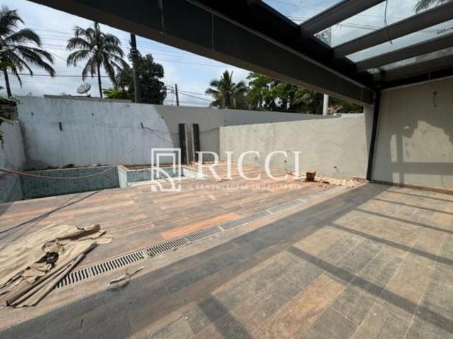 Imperdível Casa de Luxo à Venda em Camburi, São Sebastião SP: 4 Quartos, 4 Suítes, 20 Salas e Mais!