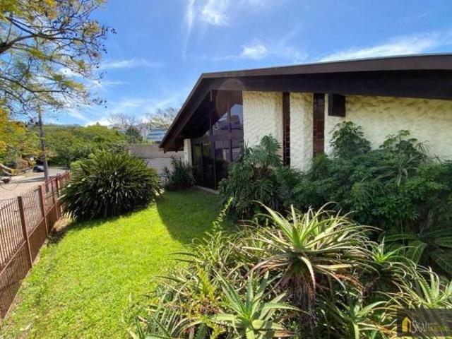 Imperdível! Casa de luxo à venda em Três Figueiras, Porto Alegre RS: 4 quartos, 1 suíte, 4 banheir