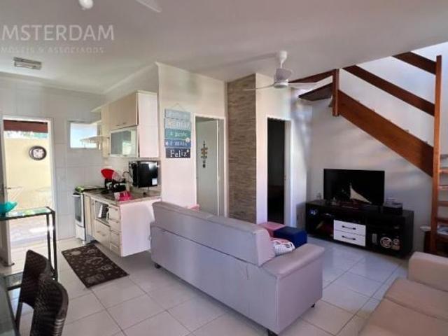 Imperdível casa em condomínio à venda na região central de Bertioga, com 3 quartos sendo 1 suíte, sa