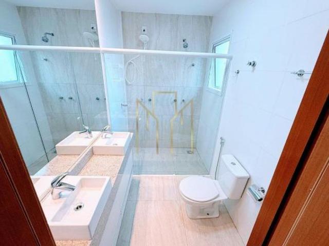 Imperdível casa em condomínio de luxo com 4 suítes na Granja Marileusa Uberlândia MG!