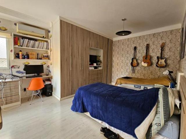 Imperdível Casa em Condomínio de Luxo com 3 Suites e 320m² na Vila Hollândia em Campinas SP!