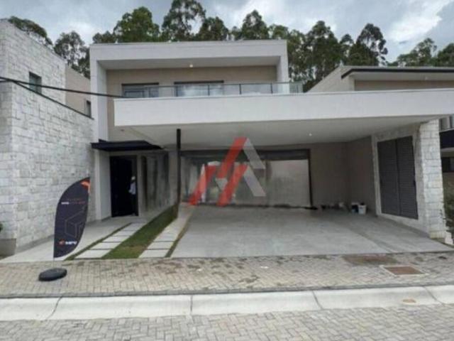 Imperdível Casa em Condomínio de Luxo em Tamboré, Santana de Parnaíba SP: 4 Quartos, 3 Suítes, 3 Sal
