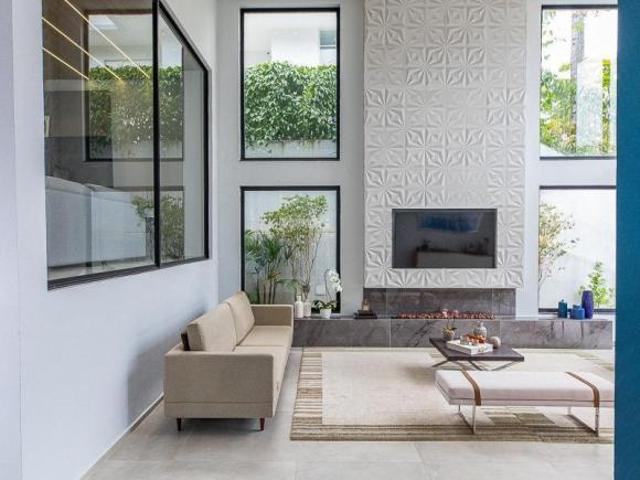 Atraente casa em condomínio para venda com 4 quartos, sendo 4 suítes, 511m²