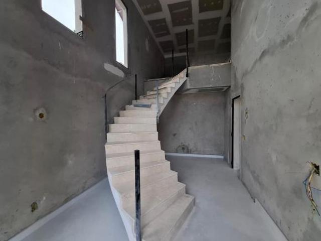 Versátil casa em condomínio para venda com 3 quartos, sendo 3 suítes, 257m²
