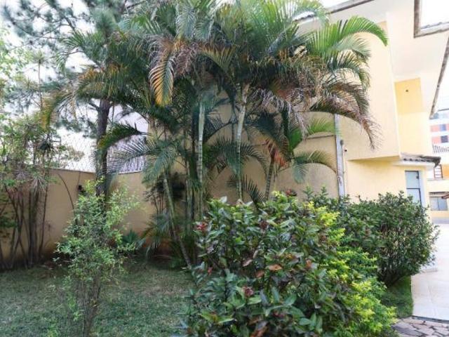 Funcional casa em condomínio para venda com 3 quartos, sendo 1 suíte, 131m²