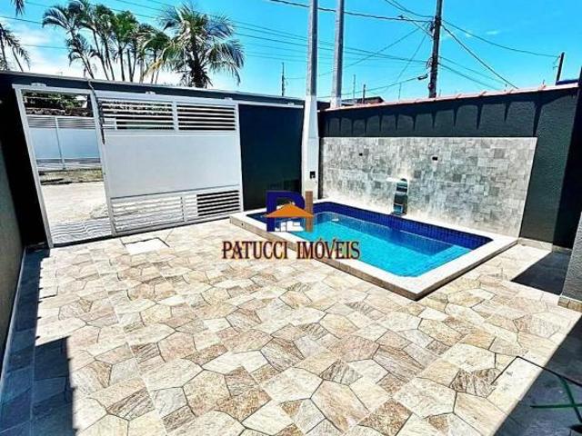 IMPERDÍVEL! CASA NOVA COM PISCINA A 50M DA PRAIA EM MONGAGUÁ!