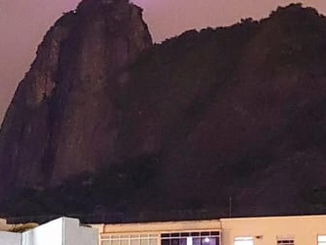 Imperdível casa no coração do humaitá. LEIA A DESCRIÇÂO