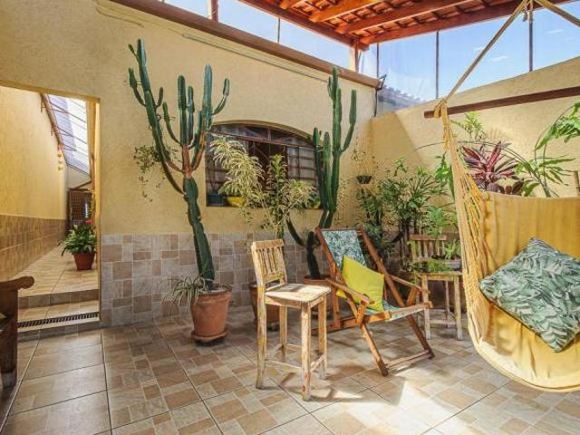 Agradável casa para venda em Vila Paulicéia com 2 quartos, sendo 1 suíte, 130m²