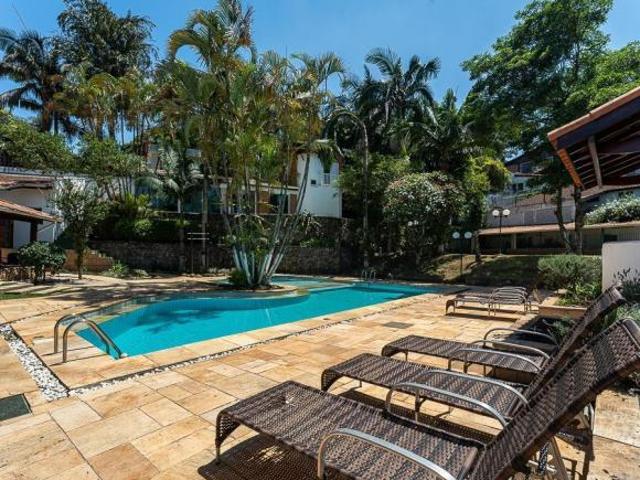 Atraente casa para venda em Granja Viana com 6 quartos, sendo 4 suítes, 708m²