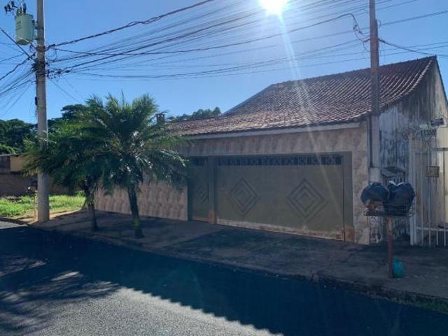 Imperdível casa para venda em Jardim Aeroporto I com 3 quartos, sendo 1 suíte, 180m²