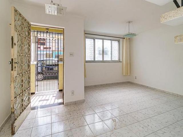 Versátil casa para venda em Lapa com 2 quartos, 93m²
