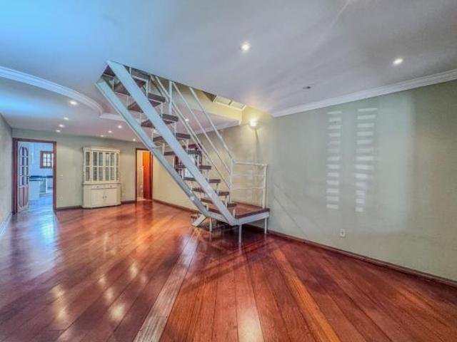 Elegante casa para venda em Planalto Paulista com 3 quartos, sendo 1 suíte, 159m²